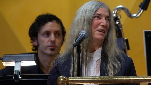 'I'm sorry, I'm so nervous': Patti Smith forgets Bob Dylan lines during ... 'I'm sorry, I'm so nervous': Patti Smith forgets Bob Dylan lines during ...
